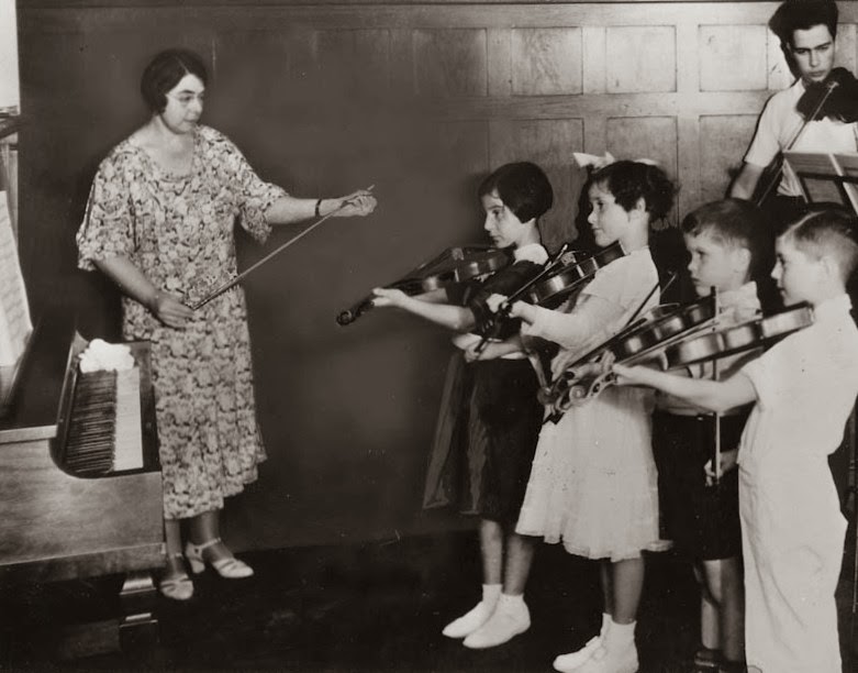 McCabe's Guitar Shop – The best selection of stringed instruments and ...